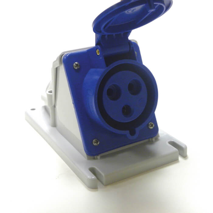 SOCKET 32 AMP 220 VOLT 3 PIN IP44 | GW62488 – Dwyers Electrical